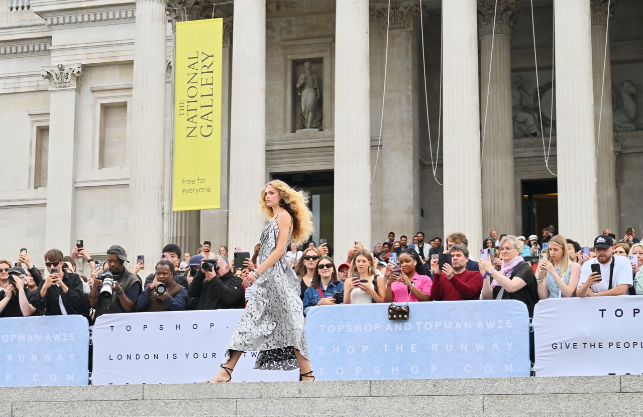 Topshop.com Marks Return With Public Runway Show In Trafalgar Square ...